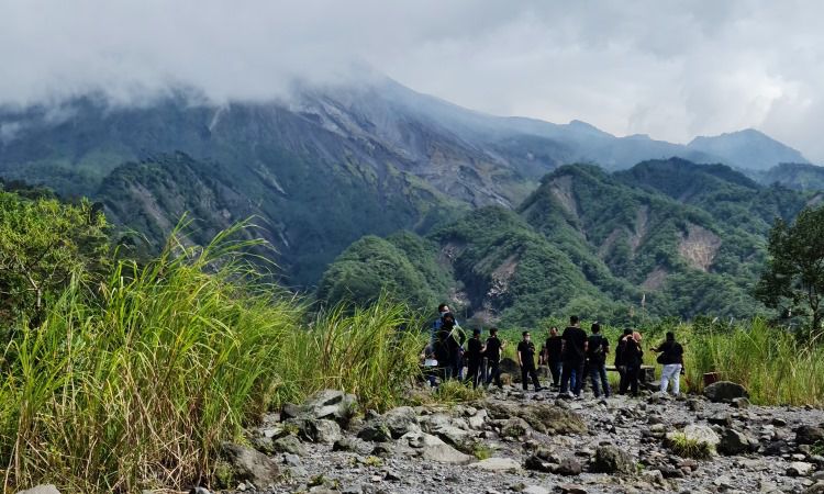 Lava Tour Merapi, Menikmati Pesona Alam Eksotis & Batu Alien Unik Di ... Lava Tour Merapi, Menikmati Pesona Alam Eksotis & Batu Alien Unik Di ...