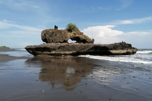 Pantai Yeh Gangga, Pantai Cantik dengan Pesona Adat & Budaya Lokal di ... Pantai Yeh Gangga, Pantai Cantik dengan Pesona Adat & Budaya Lokal di ...